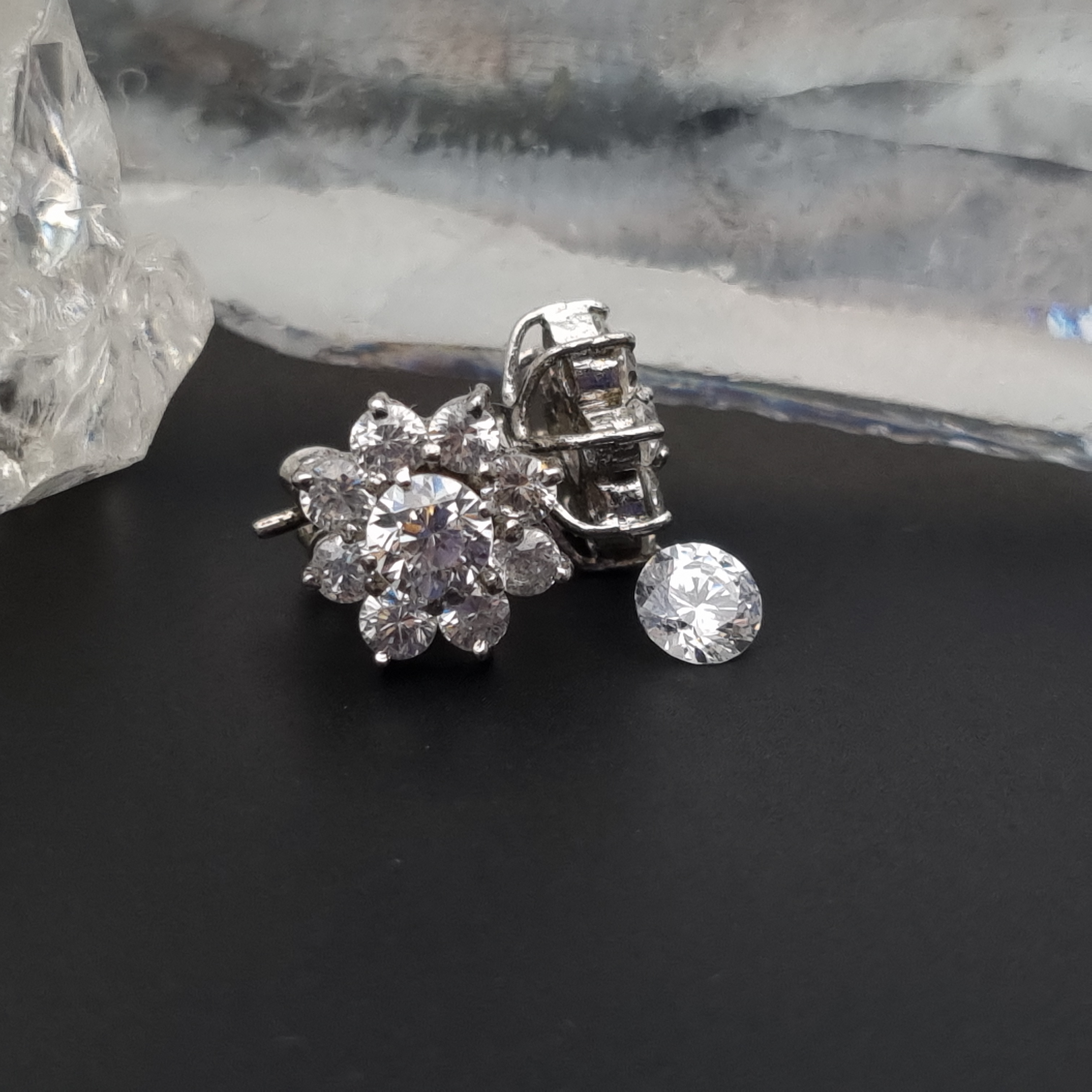 Top 10 colorless gems that are an alternative to Diamonds